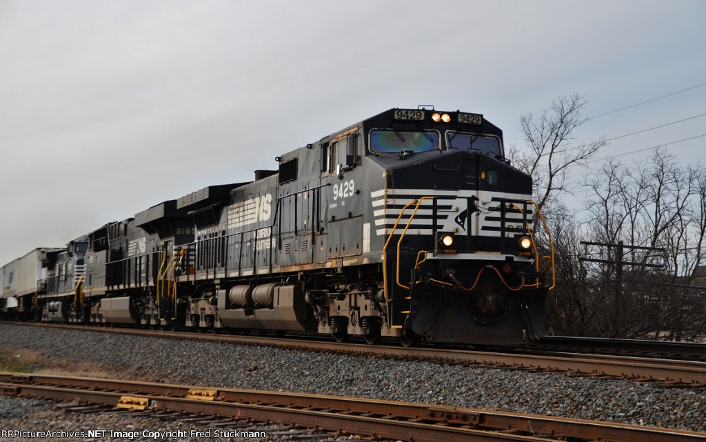 NS 9429 leads stacks east.